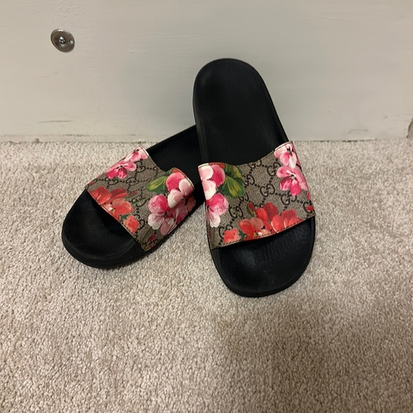 Gucci | Shoes | Gucci Gg Blooms Supreme Slide Sandals | Poshmark